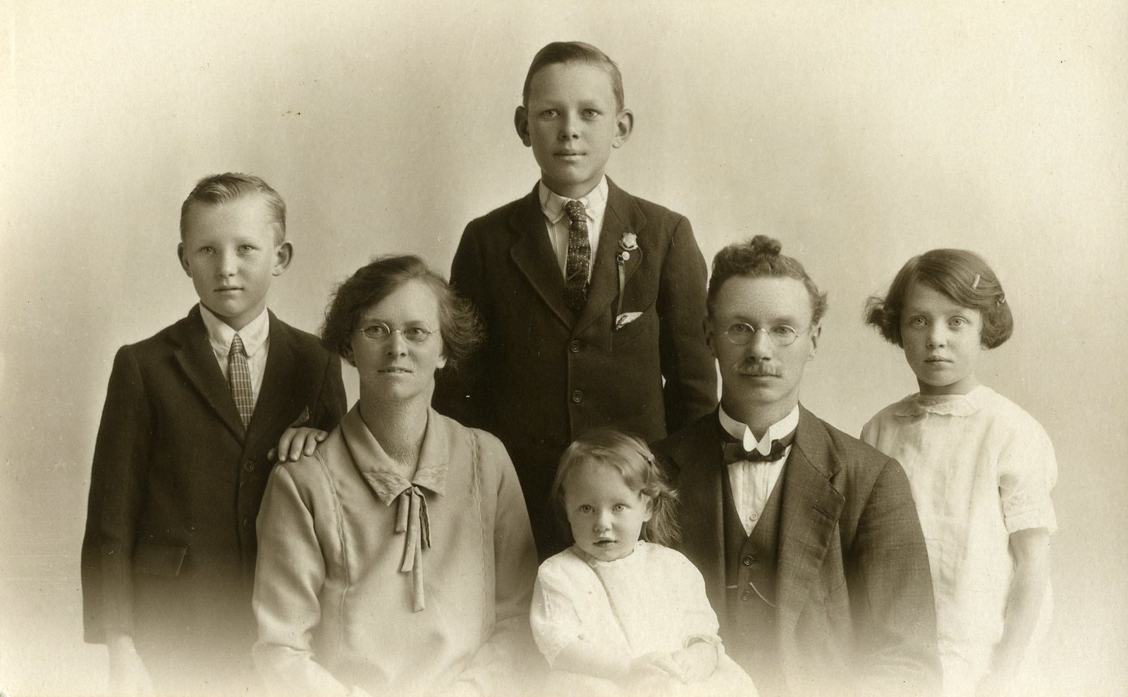 ESDA | Howse, William Ralph (1883–1957), and Mabel Amelia (de Jersey ...