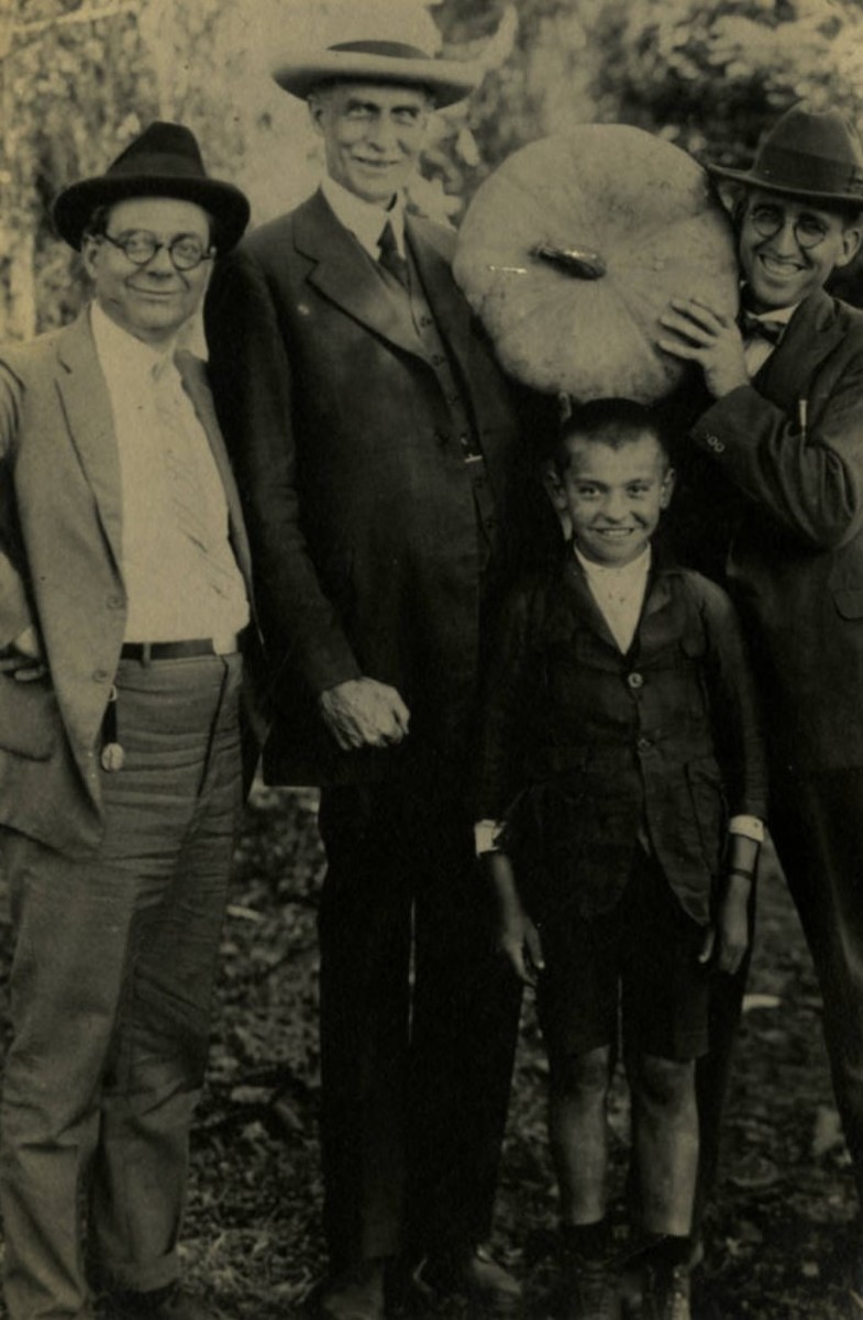 ESDA | Howell, Warren Eugene (1869–1943)