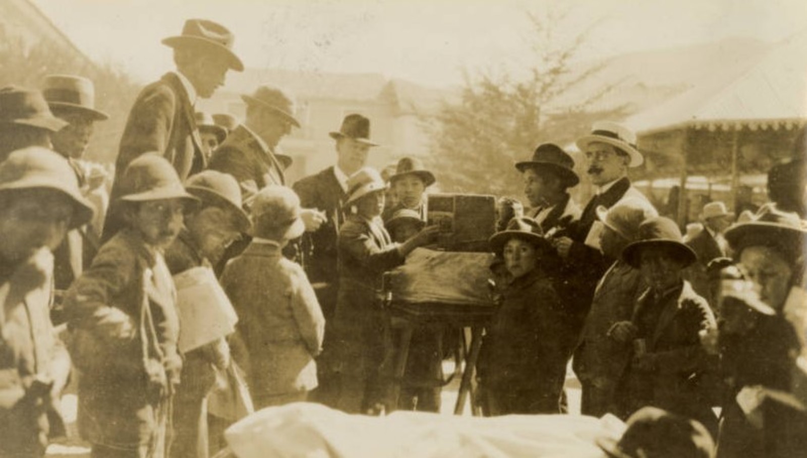 ESDA | Howell, Warren Eugene (1869–1943)