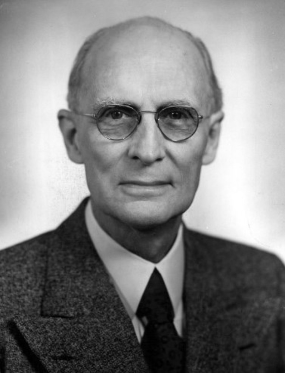 ESDA | Howell, Warren Eugene (1869–1943)