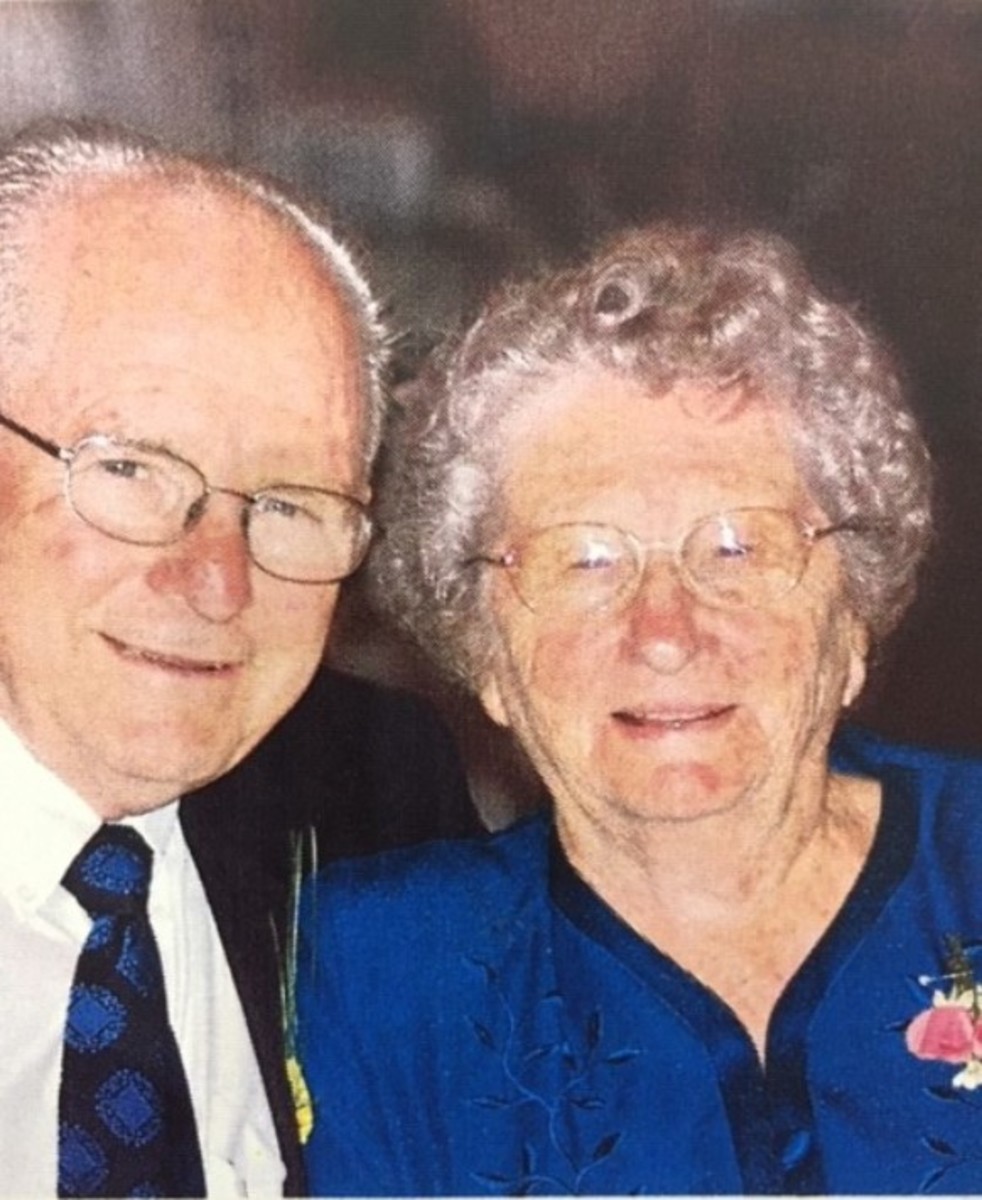 ESDA | Hawkes, Lester Norval (1923–2017) and Freda May (Tiller) (1921–2014)