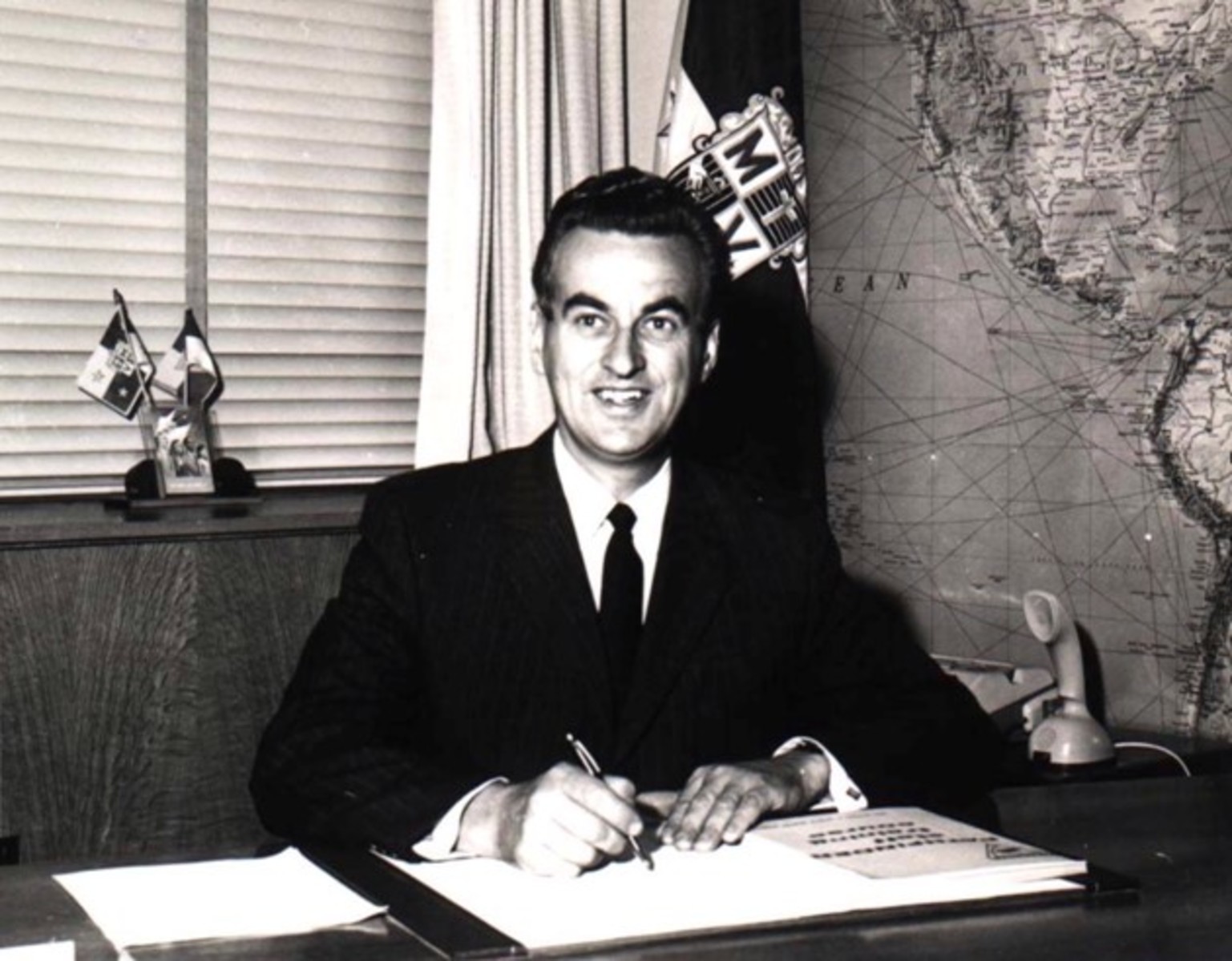 ESDA | Hills, Desmond Basil (1932–2020) and Ruth Eleanor Baxter (1933–2014)