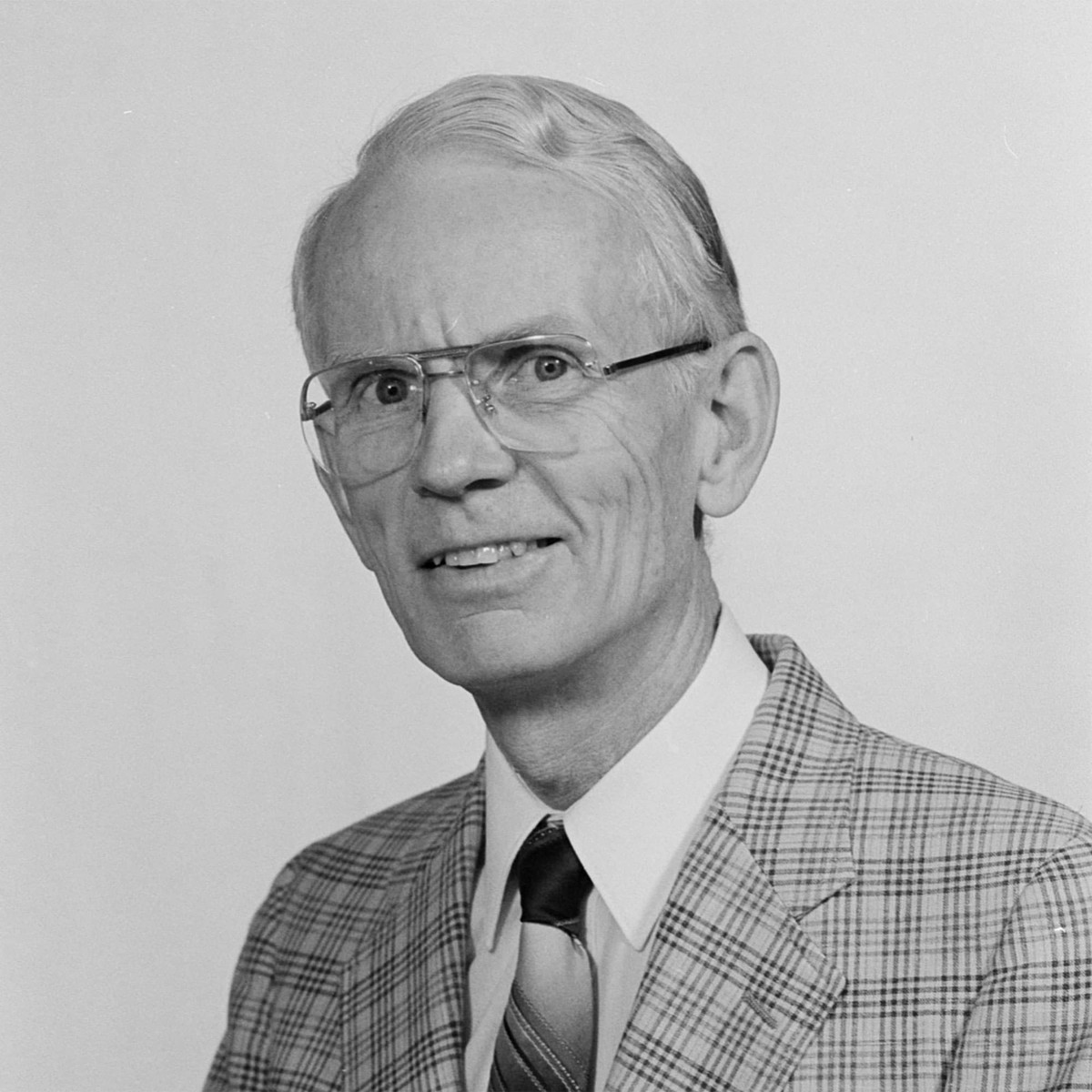 ESDA | Neall, Ralph Eugene (1927–2021)